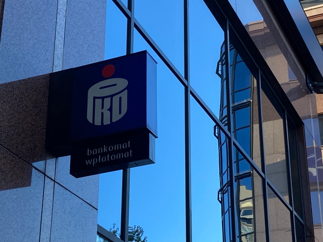 Już 100 tys. osób korzysta z „PKO Płacę później”. Jak dokładnie działa ...