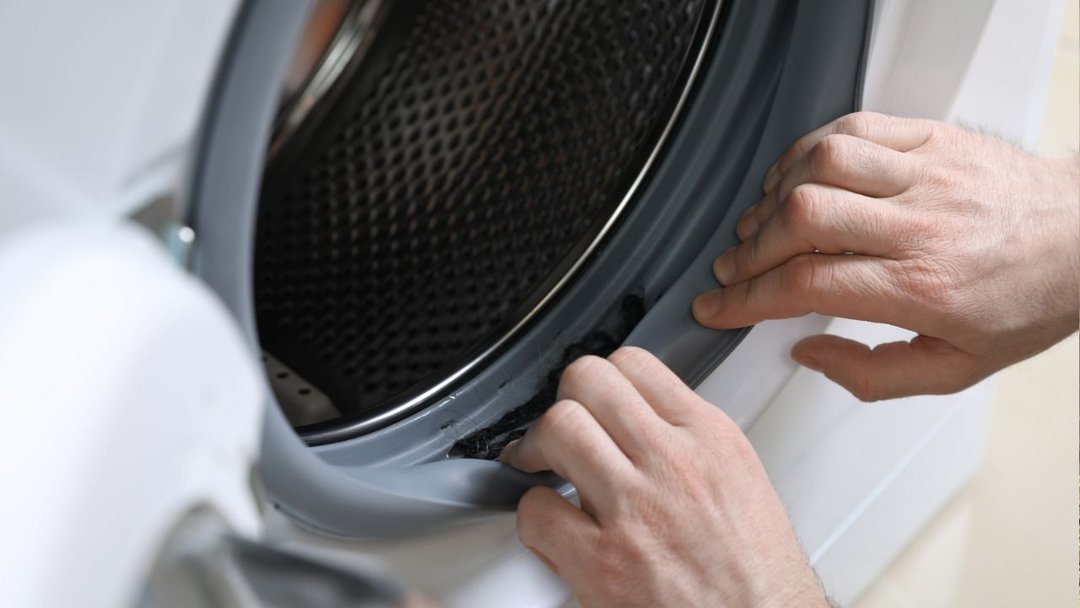 Wyciągam z kuchennej szafki i wrzucam do pralki. Zapach stęchlizny znika od razu