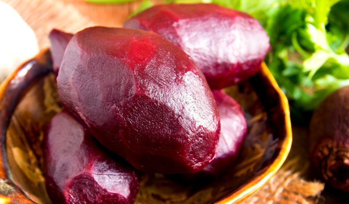 Jak gotować buraki, aby zachowały idealny kolor? | Smakosze