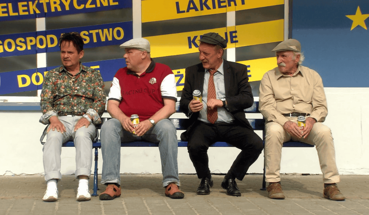 Bogdan Kalus wrócił na słynną ławeczkę z "Rancza". Fani oburzeni