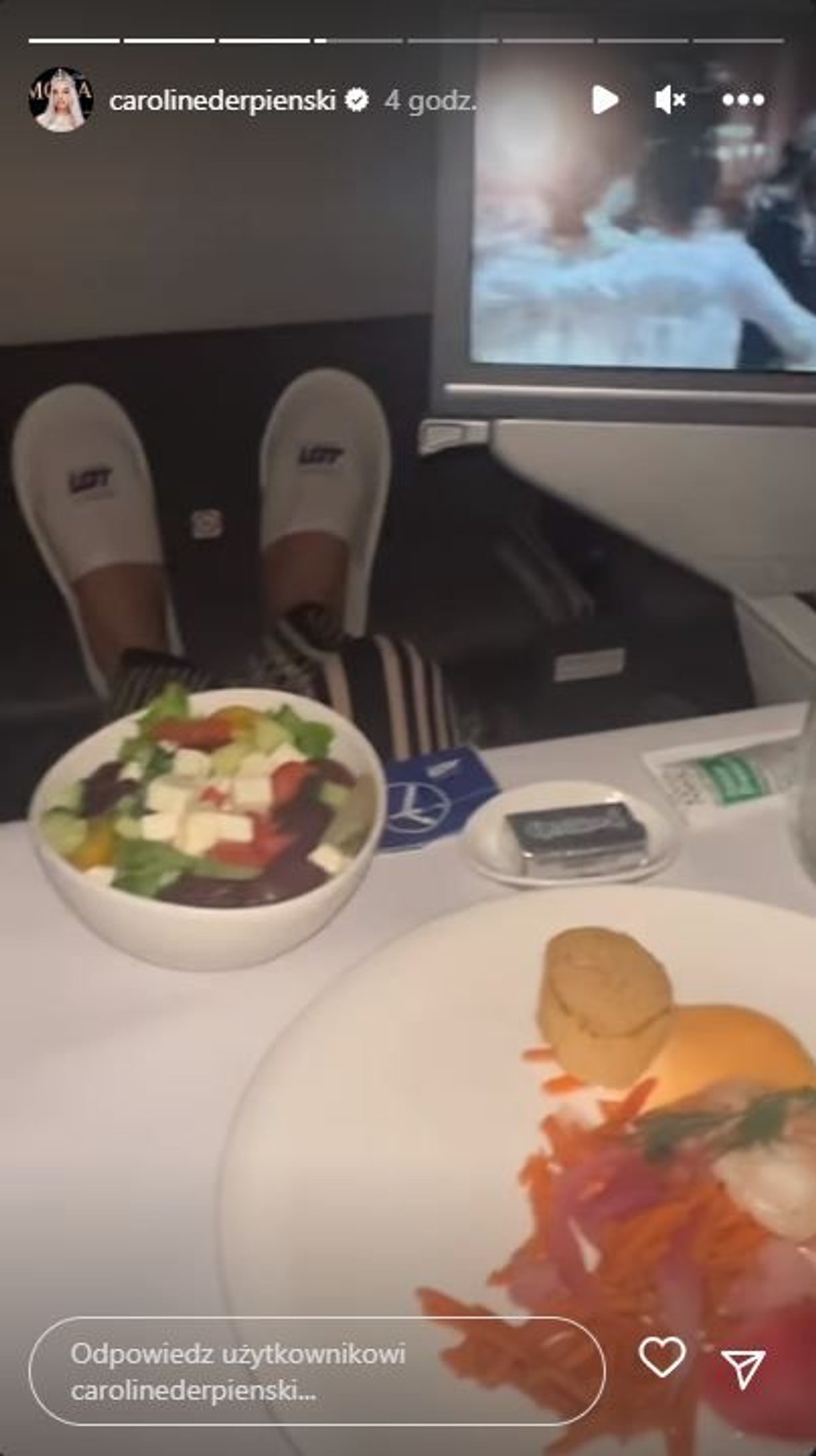 Caroline Derpienski zetknęła się w samolocie z Rubikiem. Skandal po wspólnym locie, "gbur", "0 ...