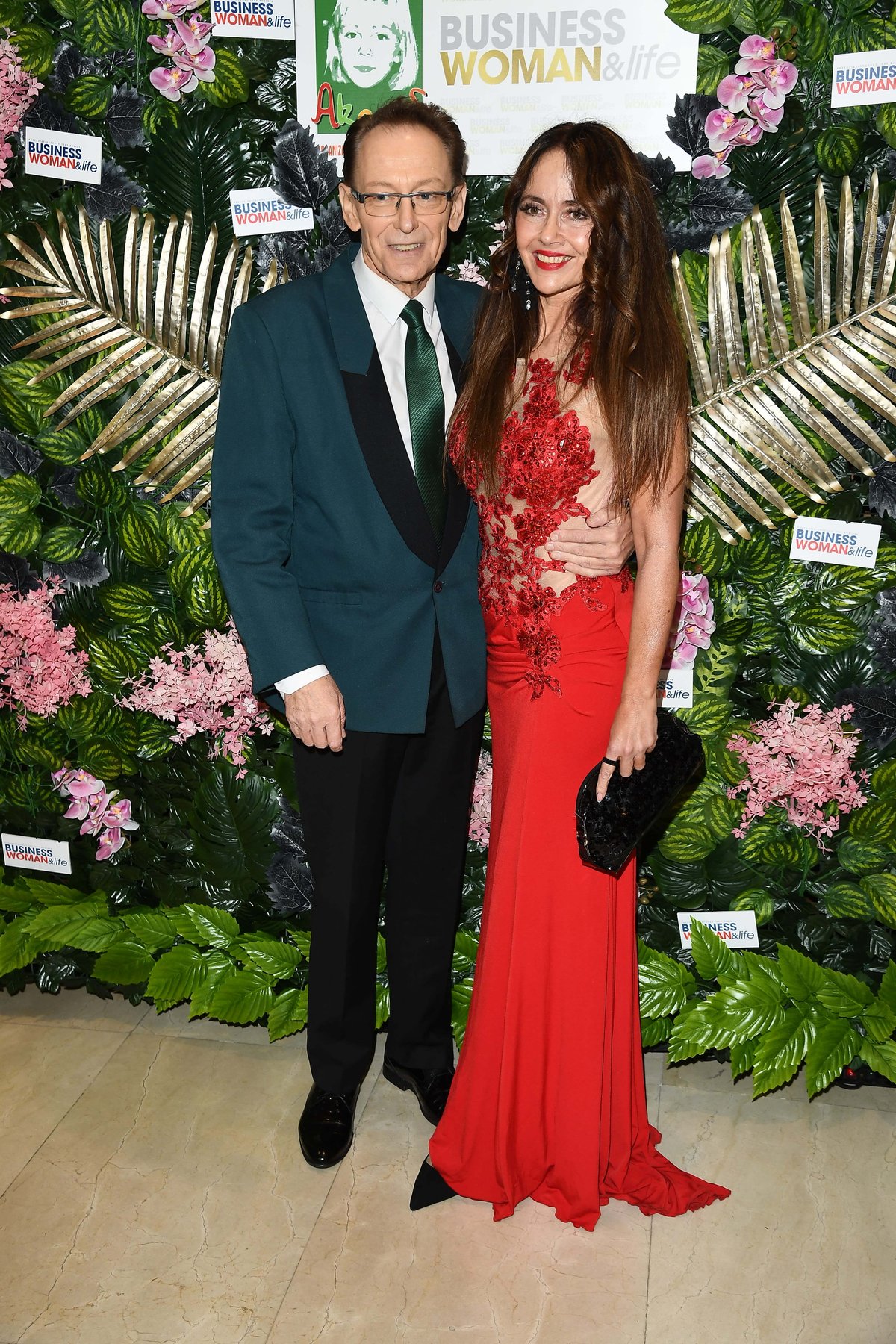 Poślubił ją, znając zaledwie kilka miesięcy. Teraz wyszło na jaw, co ...