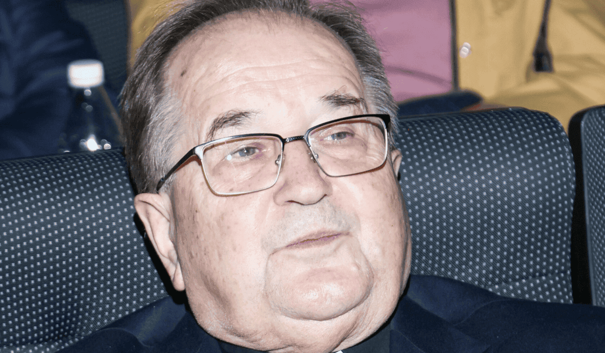 "Nie było łóżka". Szokujące, w jakich warunkach mieszka Tadeusz Rydzyk ...