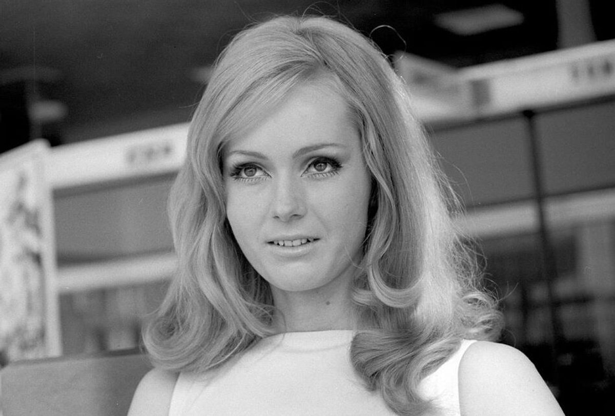 Helena Vondrackova ma 72 lata i wygląda fenomenalnie. Piękna ...