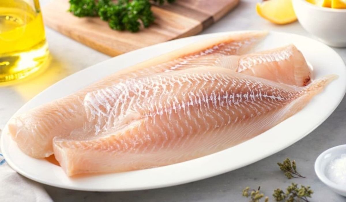 Zetrzyj warzywa, połóż na nich rybę i zalej sosem. To mój ulubiony ...