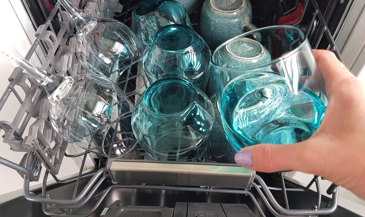 Wyciągam z kuchennej szafki i wrzucam do pralki. Zapach stęchlizny znika od razu