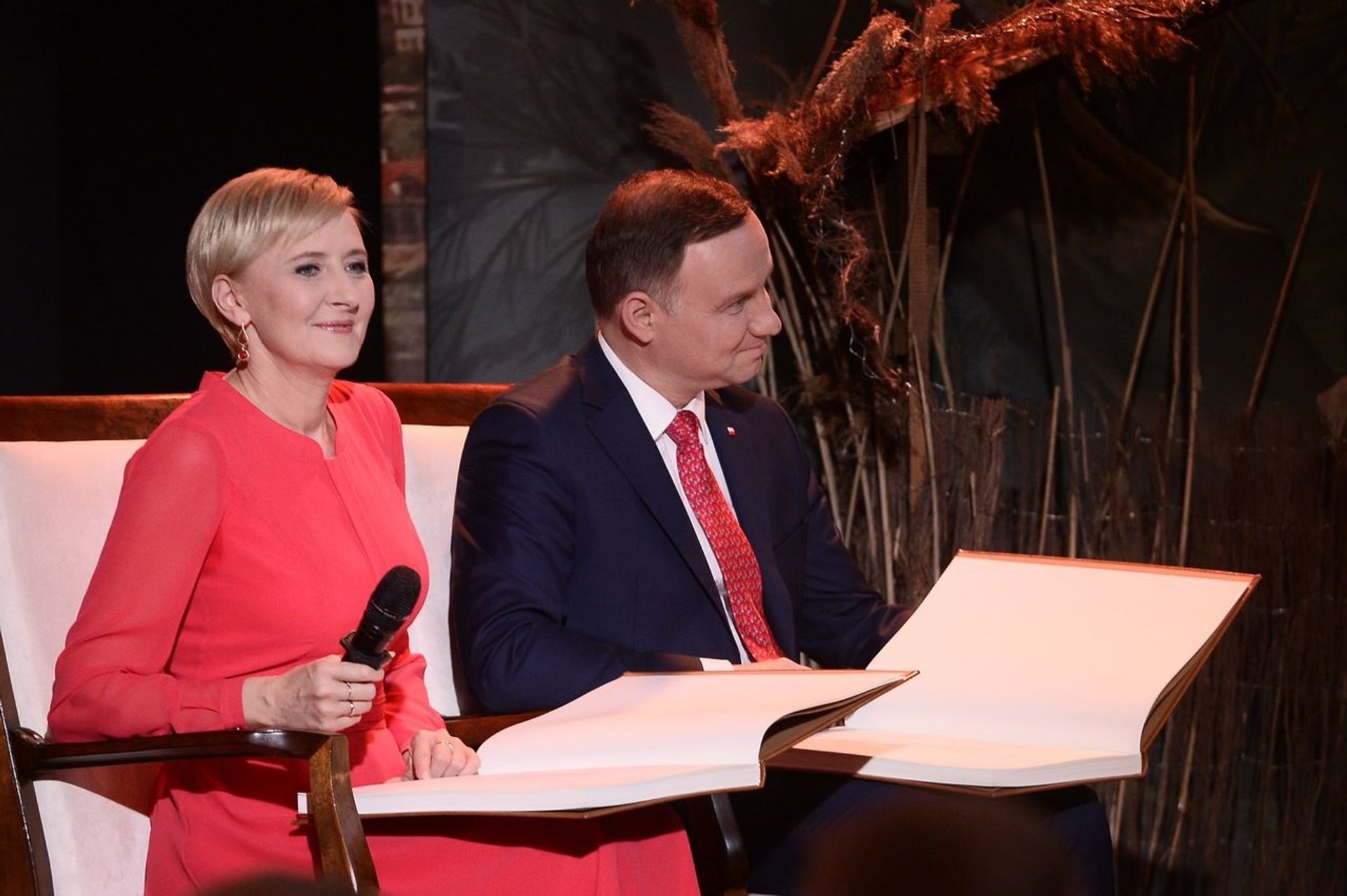 Ślub Andrzeja Dudy z Agatą. Jak matka prezydenta zachowywała się w ...