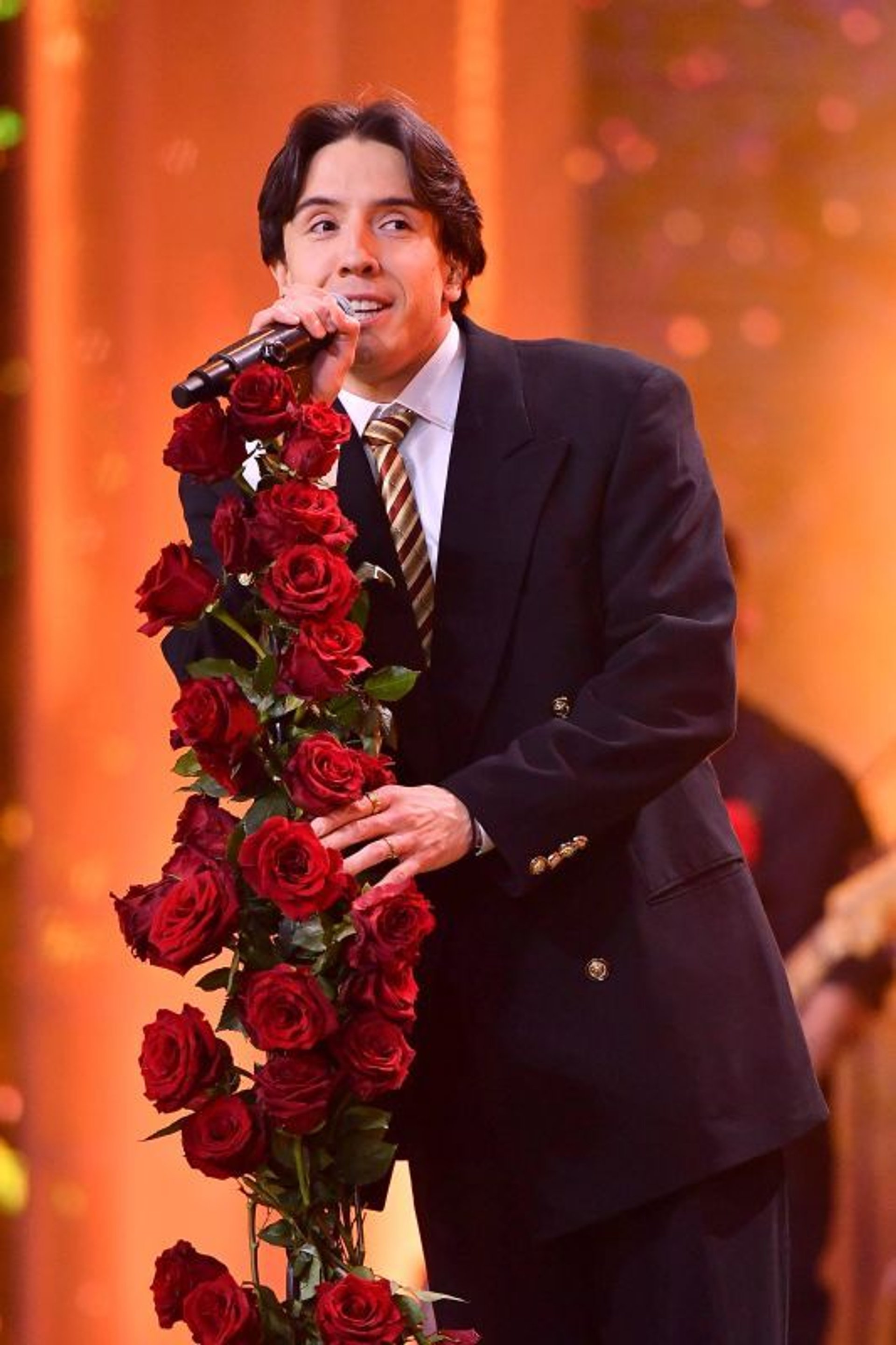 Dawid Kwiatkowski podał swój numer telefonu w teledysku | Świat Gwiazd