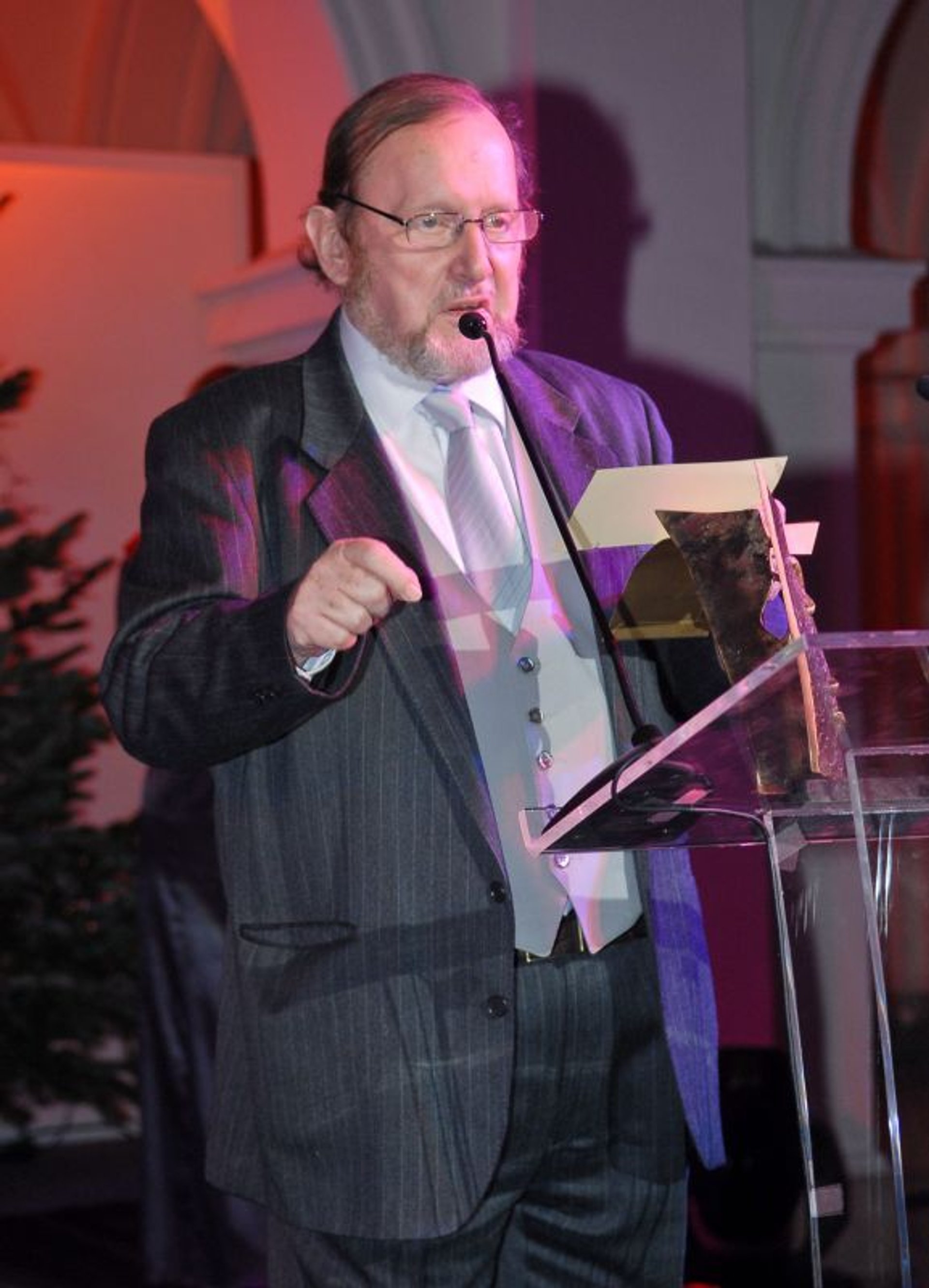 Nie żyje Ernest Bryll. Kim był i jakie przeboje napisał? | News Świat ...