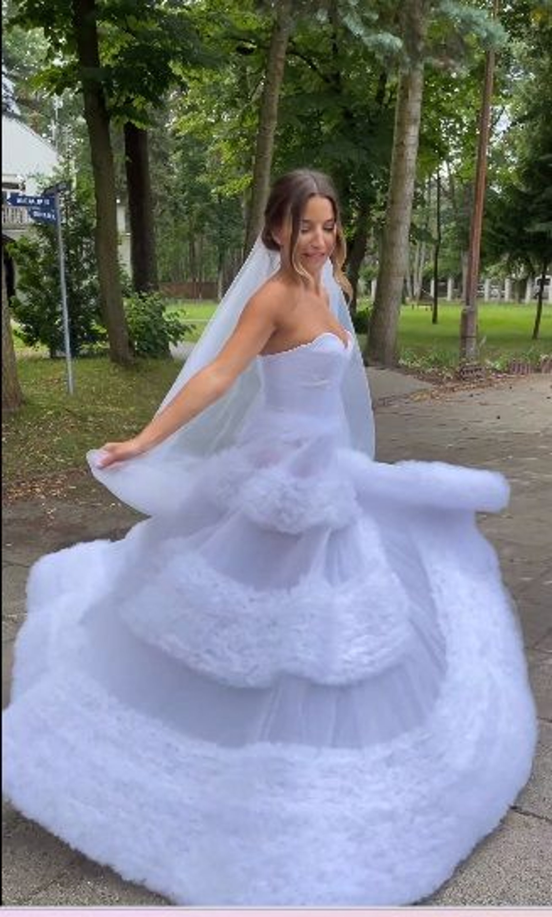 Julia Wieniawa w sukni ślubnej. Zdjęcia | Świat Gwiazd