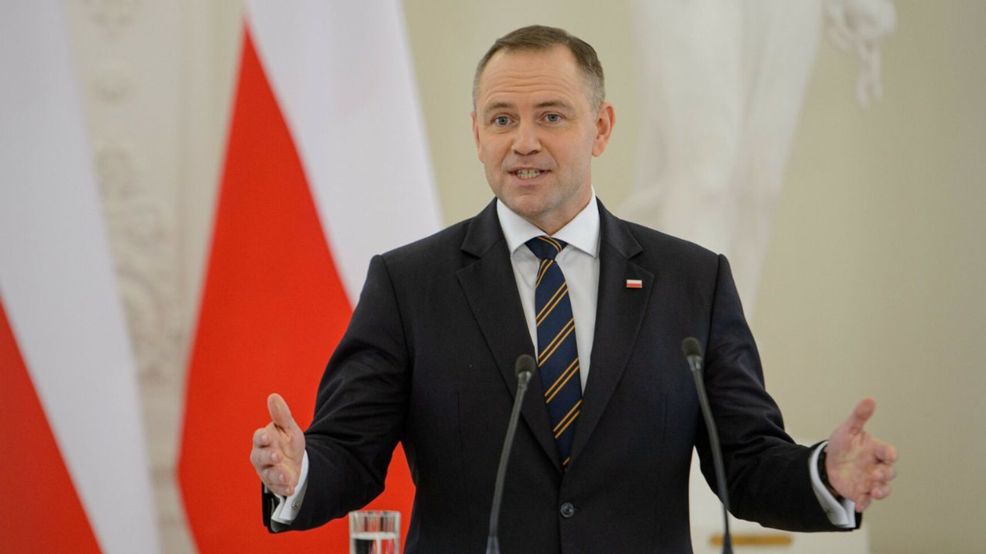 Nawrocki wylądował w USA. Wszystkie oczy na jego żonę. To musiało się tak skończyć | Świat Gwiazd