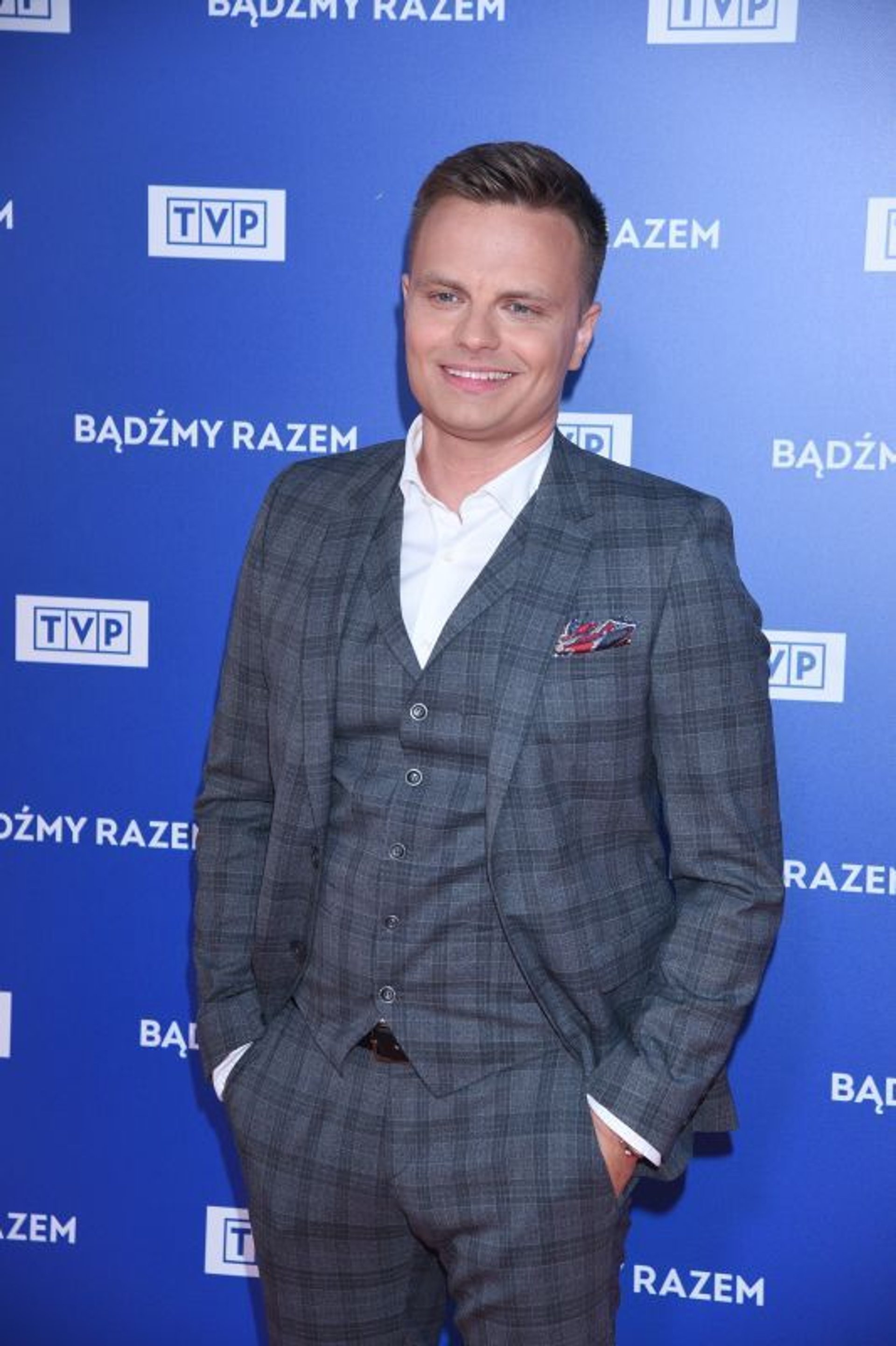 Marcin Hakiel i jego partnerka przyłapani w centrum Warszawy | Świat Gwiazd