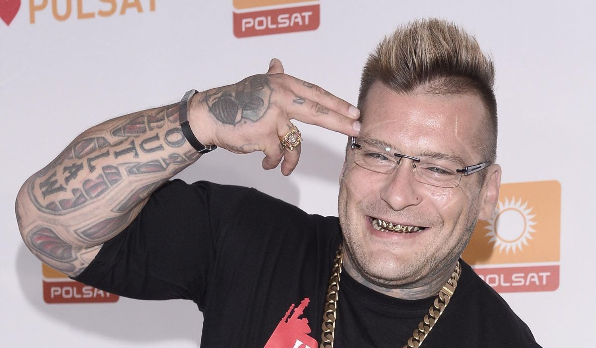 Popek już tak nie wygląda! Zafundował sobie uroczą blond grzywkę, efekt ...