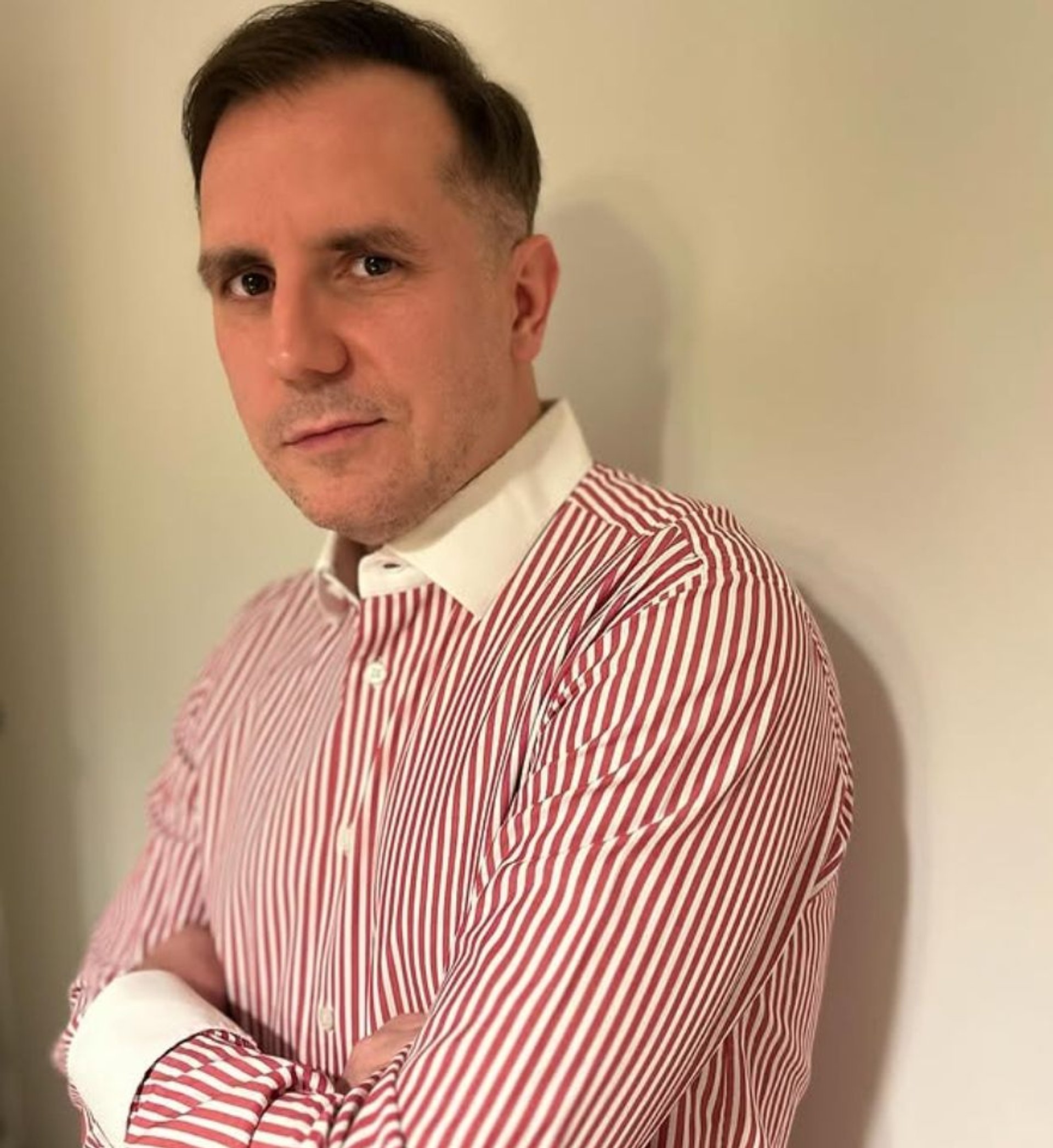 Oskarżony o przemoc domową Czarnecki odpalił się w sieci. Tak grozi ...