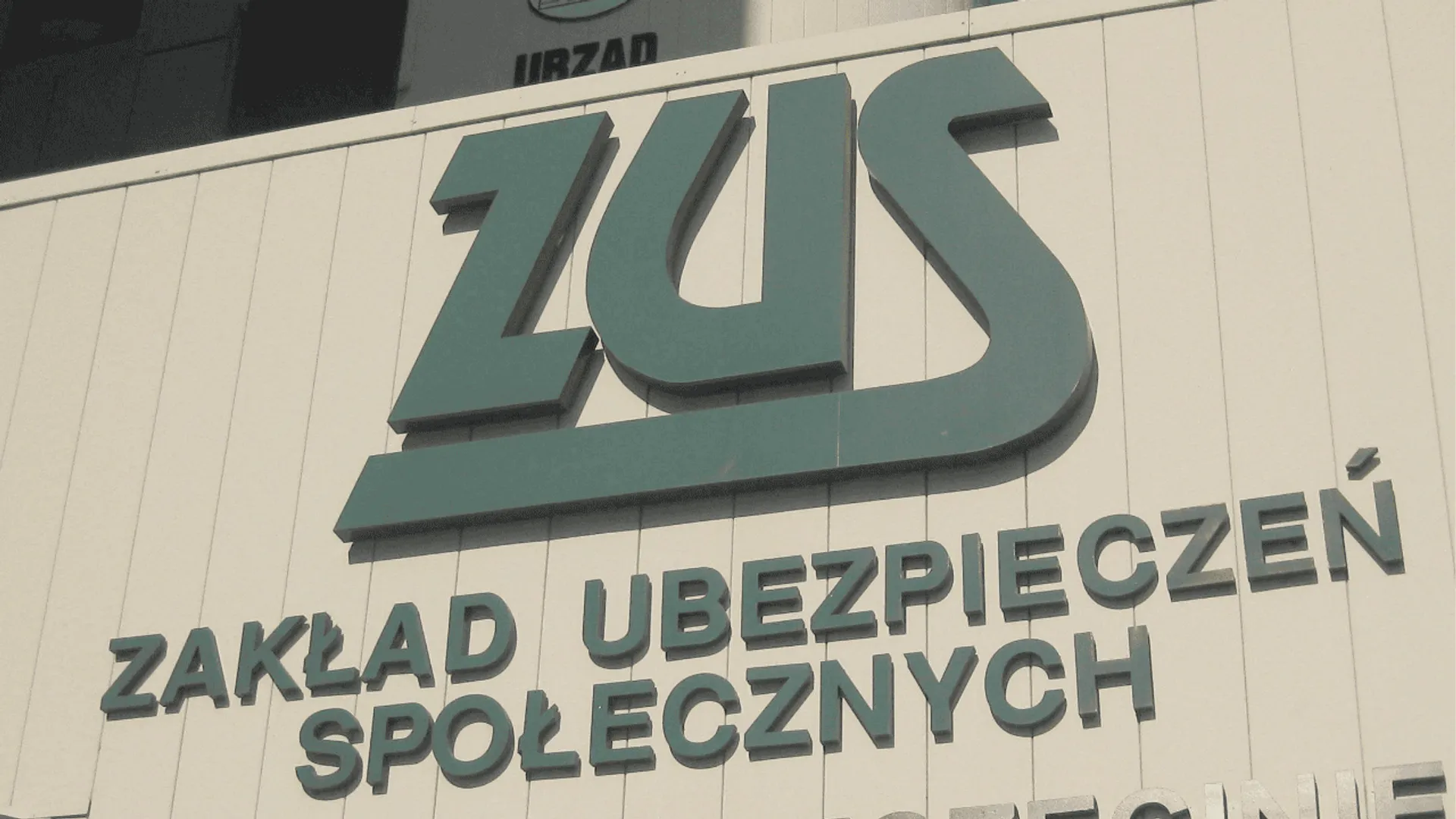 Nawet 6350 zł brutto na start? Ujawniamy zarobki w magazynach Biedronki ...