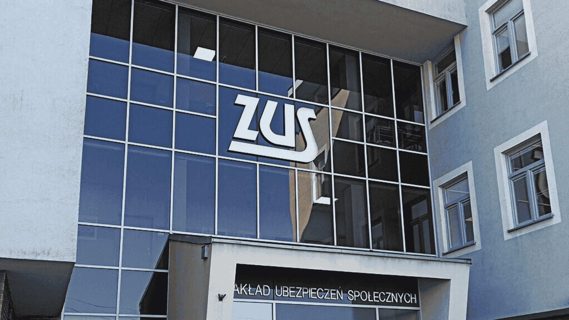 300 zł na ucznia bez względu na dochód. ZUS podał termin składania ...