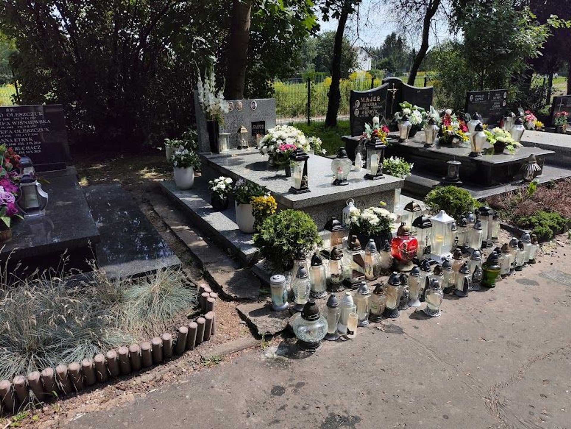 Tak wygląda grób syna Sylwii Peretti miesiąc po tragedii. Jeden ...