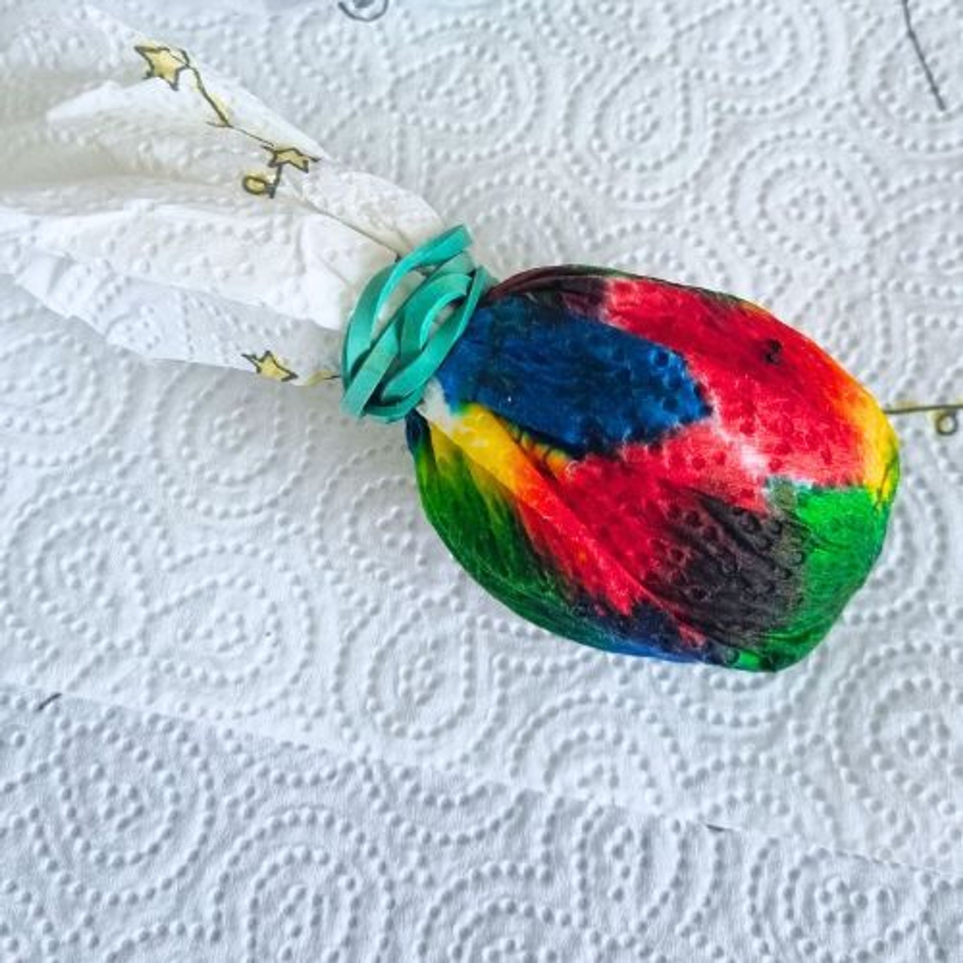 Żadna cebula. Tak zrobisz przepiękne pisanki na Wielkanoc | Domek i ogródek