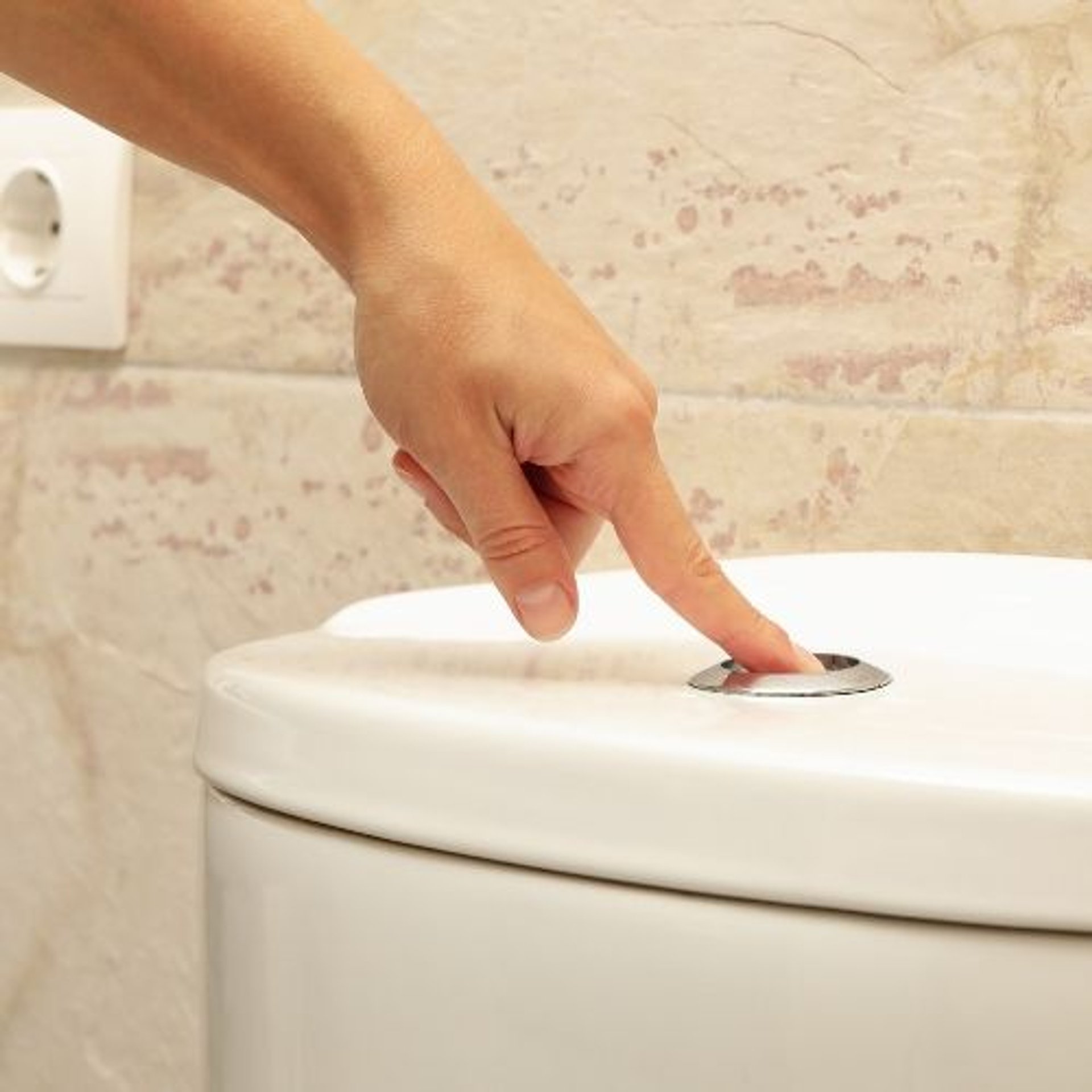 Zamiast do śmieci, włóż do spłuczki WC. 1 trik i rachunki spadną w ...