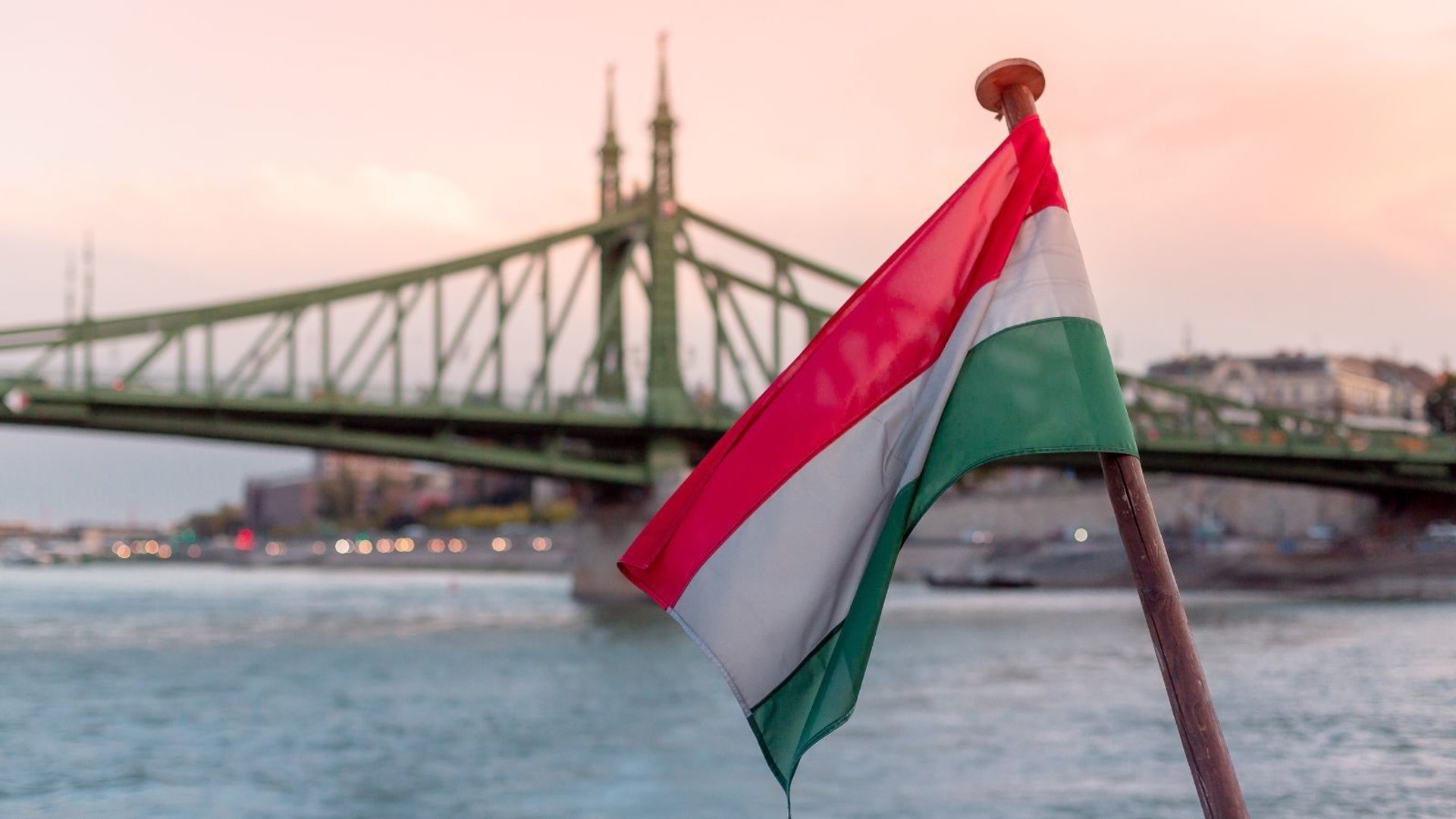 Węgry: Tajemnicze loty mnożą pytania | Goniec