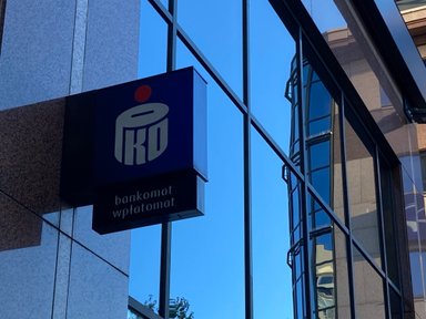 Już 100 tys. osób korzysta z „PKO Płacę później”. Jak dokładnie działa ...