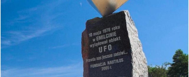 W Emilcinie stoi pomnik upamiętniający lądowanie UFO. Temat do dziś ...