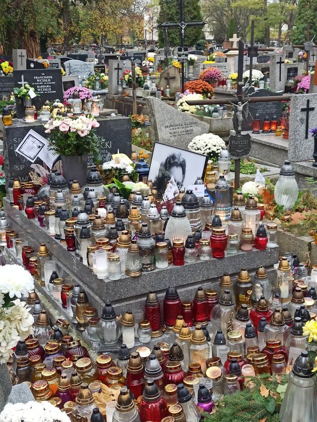 Odwiedziliśmy grób Zbigniewa Wodeckiego 2 dni po "Wszystkich Świętych ...