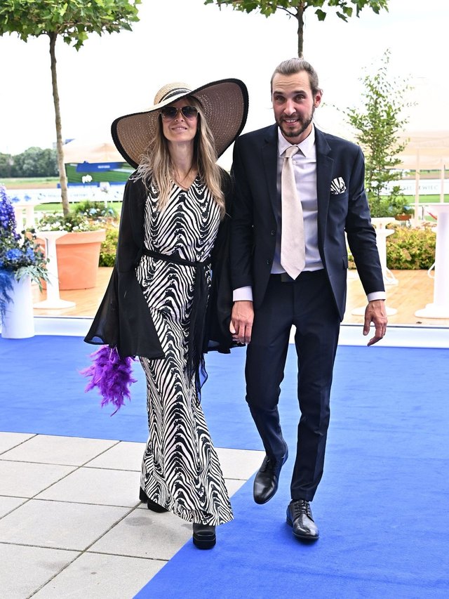 Mandaryna z partnerem na wyścigach konnych. Zdjęcia | Świat Gwiazd