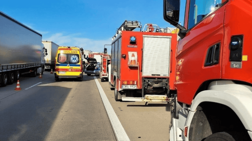 Karambol na A4, droga całkowicie zablokowana. W akcji wszystkie służby