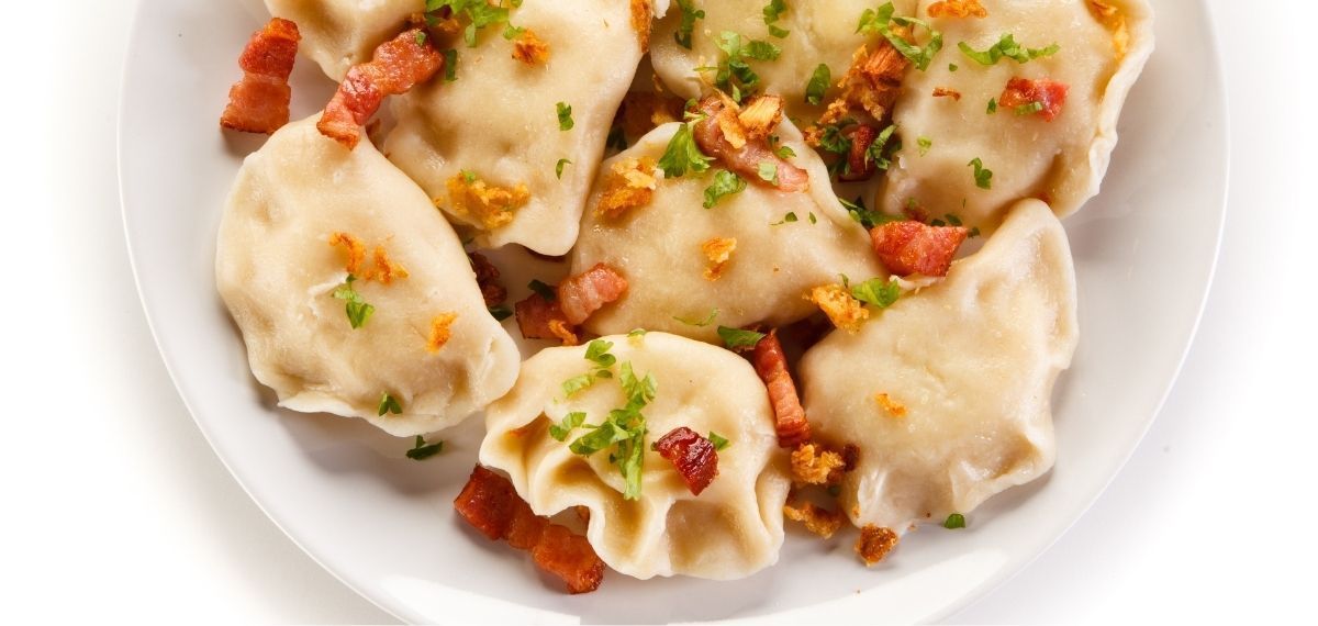 Czym doprawić farsz na pierogi ruskie?